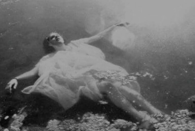 Neptune as a Chart Ruler & Ruling Planet in Astrology – Girl and Her Moon